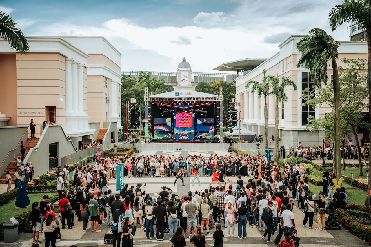 SEGi K-Pop Soundwave - Hitman Group